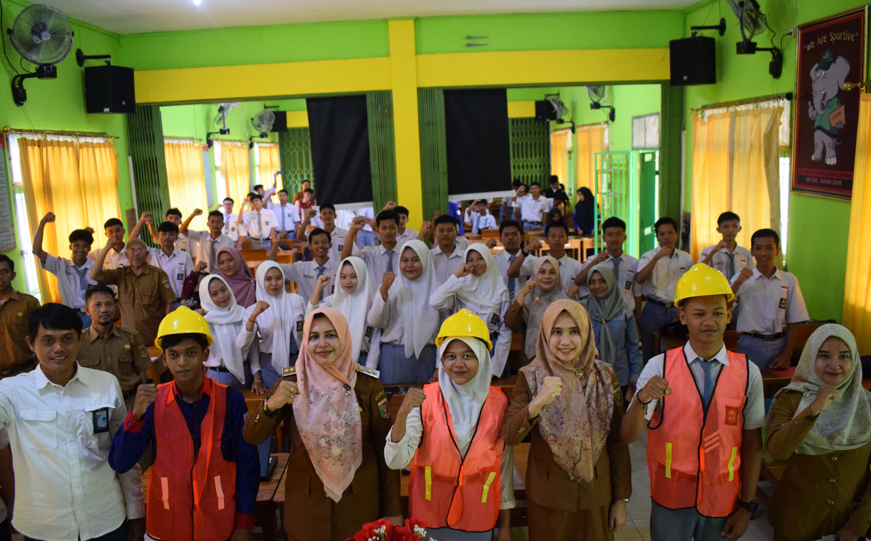 SMK Negeri 3 Metro - Uji Sertifikasi Profesi dan Pemberian Kompetensi ...